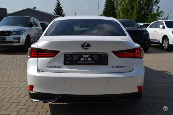 White Lexus LS 300h 2013 in Vilnius, with an engine capacity of 2.49 L and mileage of 261 thousand km for 14000 €, photo 10 on AUTOMOTO.COM.LV