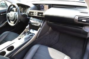 Balts Lexus LS 300h 2013 Viļņa, ar dzinēja tilpumu 2.49 L un nobraukumu 261 tūkst. km par 14000 €, foto 16 vietnē AUTOMOTO.COM.LV