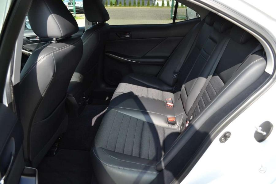 Balts Lexus LS 300h 2013 Viļņa, ar dzinēja tilpumu 2.49 L un nobraukumu 261 tūkst. km par 14000 €, foto 25 vietnē AUTOMOTO.COM.LV
