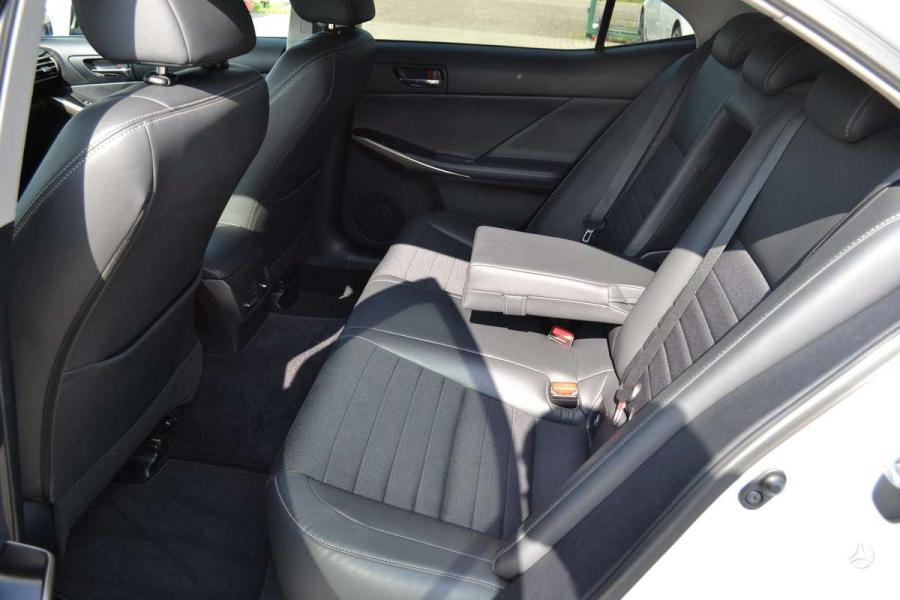 Balts Lexus LS 300h 2013 Viļņa, ar dzinēja tilpumu 2.49 L un nobraukumu 261 tūkst. km par 14000 €, foto 27 vietnē AUTOMOTO.COM.LV