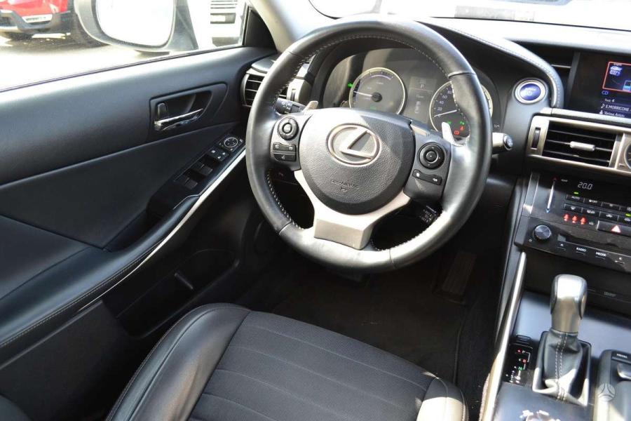 Balts Lexus LS 300h 2013 Viļņa, ar dzinēja tilpumu 2.49 L un nobraukumu 261 tūkst. km par 14000 €, foto 30 vietnē AUTOMOTO.COM.LV