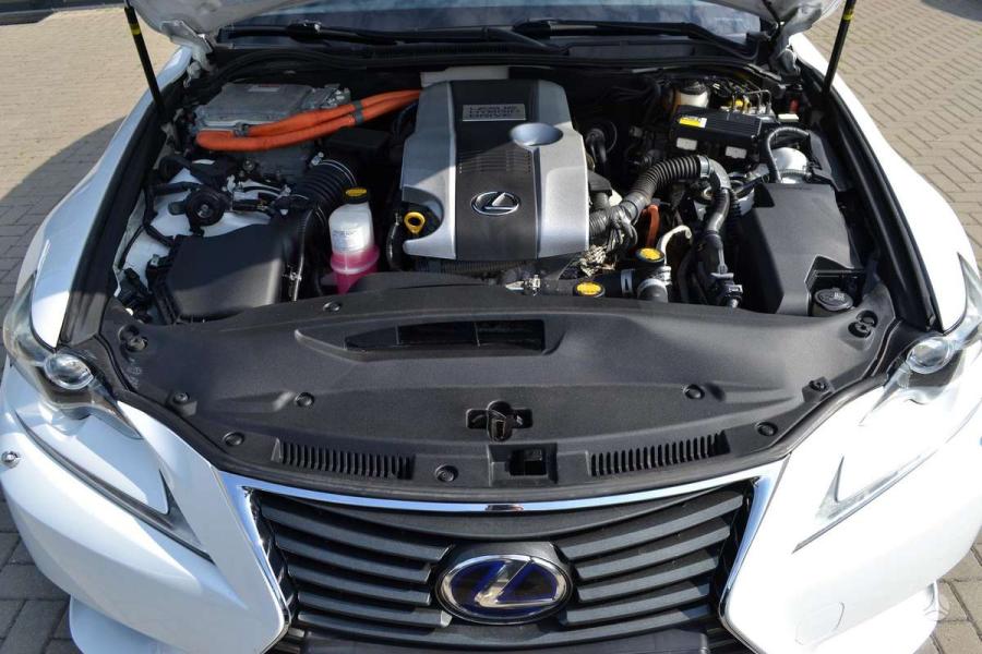 Balts Lexus LS 300h 2013 Viļņa, ar dzinēja tilpumu 2.49 L un nobraukumu 261 tūkst. km par 14000 €, foto 37 vietnē AUTOMOTO.COM.LV