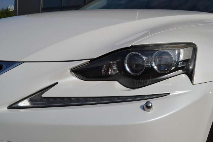 Balts Lexus LS 300h 2013 Viļņa, ar dzinēja tilpumu 2.49 L un nobraukumu 261 tūkst. km par 14000 €, foto 38 vietnē AUTOMOTO.COM.LV