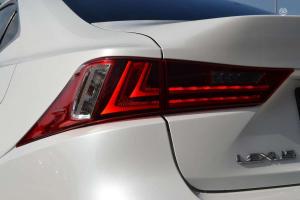 Balts Lexus LS 300h 2013 Viļņa, ar dzinēja tilpumu 2.49 L un nobraukumu 261 tūkst. km par 14000 €, foto 39 vietnē AUTOMOTO.COM.LV