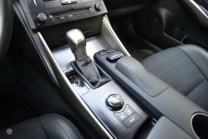 Balts Lexus LS 300h 2013 Viļņa, ar dzinēja tilpumu 2.49 L un nobraukumu 261 tūkst. km par 14000 €, foto 41 vietnē AUTOMOTO.COM.LV