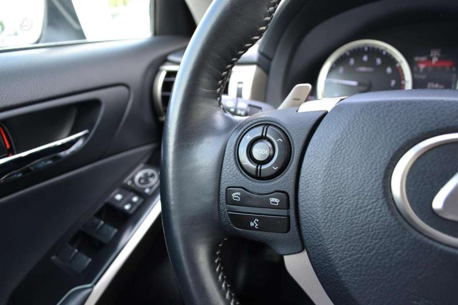 Balts Lexus LS 300h 2013 Viļņa, ar dzinēja tilpumu 2.49 L un nobraukumu 261 tūkst. km par 14000 €, foto 45 vietnē AUTOMOTO.COM.LV