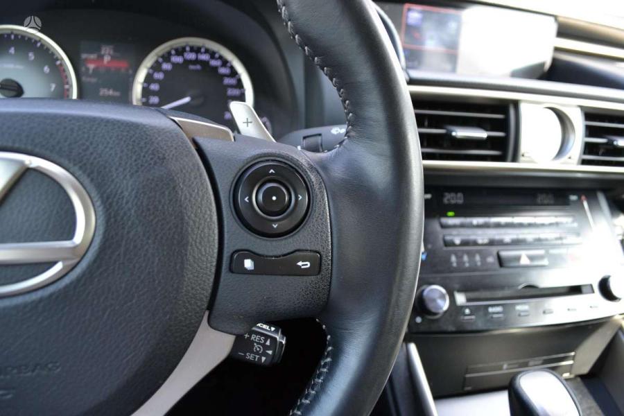 Balts Lexus LS 300h 2013 Viļņa, ar dzinēja tilpumu 2.49 L un nobraukumu 261 tūkst. km par 14000 €, foto 46 vietnē AUTOMOTO.COM.LV
