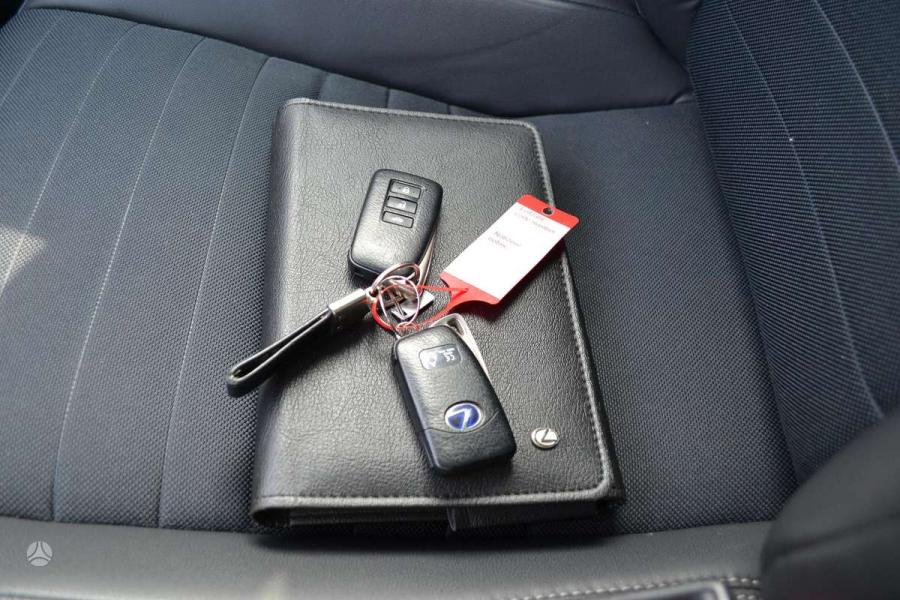 Balts Lexus LS 300h 2013 Viļņa, ar dzinēja tilpumu 2.49 L un nobraukumu 261 tūkst. km par 14000 €, foto 47 vietnē AUTOMOTO.COM.LV
