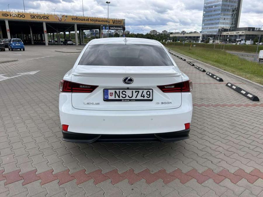 White Lexus LS 300h 2013 in Vilnius, with an engine capacity of 0.00 L and mileage of 95 thousand km for 14900 €, photo 7 on AUTOMOTO.COM.LV