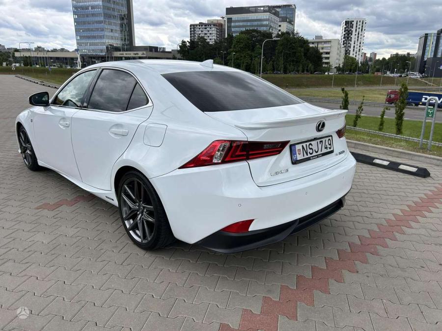 White Lexus LS 300h 2013 in Vilnius, with an engine capacity of 0.00 L and mileage of 95 thousand km for 14900 €, photo 8 on AUTOMOTO.COM.LV