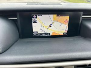 White Lexus LS 300h 2013 in Vilnius, with an engine capacity of 0.00 L and mileage of 95 thousand km for 14900 €, photo 17 on AUTOMOTO.COM.LV