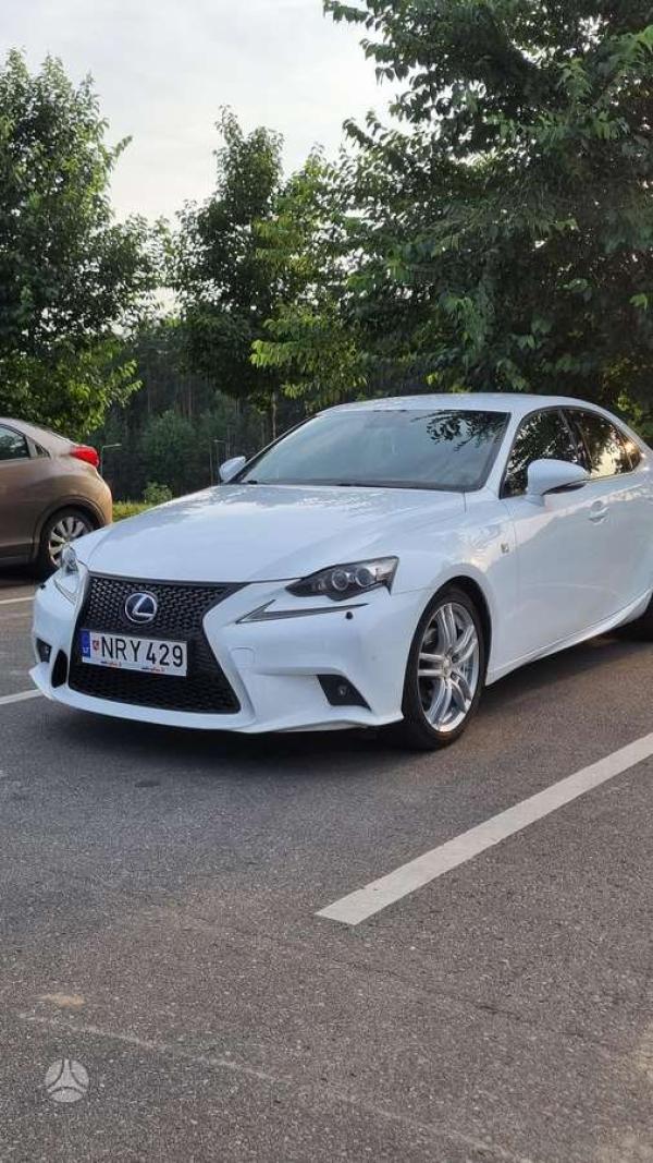 Белый Лексус LS 300h 2013 в Вильнюс, объемом двигателя 2.50 л и пробегом 250 тыс. км за 13999 €, фото 3 на AUTOMOTO.COM.LV