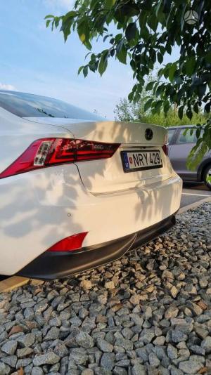 White Lexus LS 300h 2013 in Vilnius, with an engine capacity of 2.50 L and mileage of 250 thousand km for 13999 €, photo 8 on AUTOMOTO.COM.LV