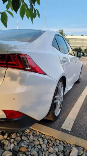 White Lexus LS 300h 2013 in Vilnius, with an engine capacity of 2.50 L and mileage of 250 thousand km for 13999 €, photo 10 on AUTOMOTO.COM.LV