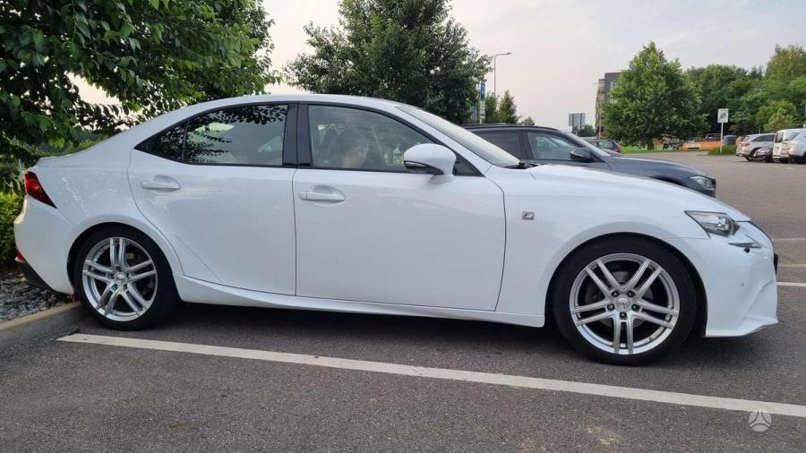 White Lexus LS 300h 2013 in Vilnius, with an engine capacity of 2.50 L and mileage of 250 thousand km for 13999 €, photo 11 on AUTOMOTO.COM.LV