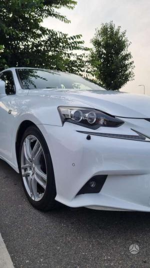 White Lexus LS 300h 2013 in Vilnius, with an engine capacity of 2.50 L and mileage of 250 thousand km for 13999 €, photo 14 on AUTOMOTO.COM.LV