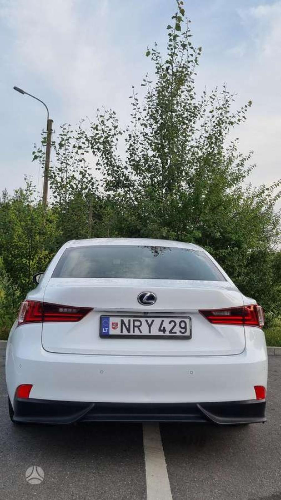 White Lexus LS 300h 2013 in Vilnius, with an engine capacity of 2.50 L and mileage of 250 thousand km for 13999 €, photo 16 on AUTOMOTO.COM.LV