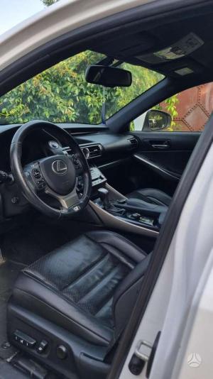 White Lexus LS 300h 2013 in Vilnius, with an engine capacity of 2.50 L and mileage of 250 thousand km for 13999 €, photo 18 on AUTOMOTO.COM.LV