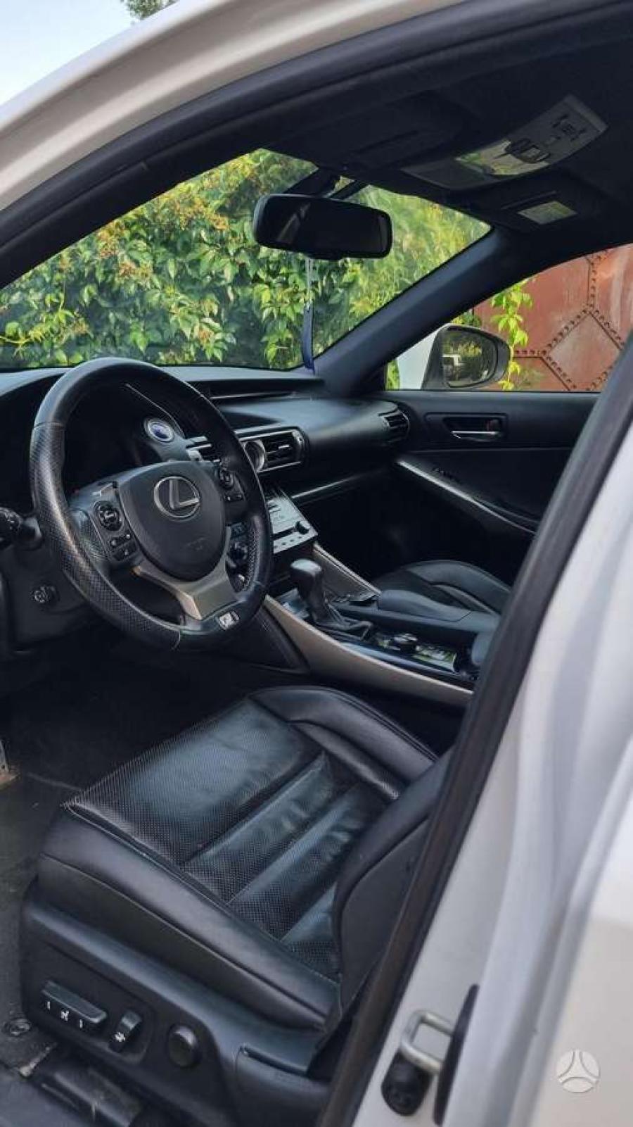 White Lexus LS 300h 2013 in Vilnius, with an engine capacity of 2.50 L and mileage of 250 thousand km for 13999 €, photo 18 on AUTOMOTO.COM.LV
