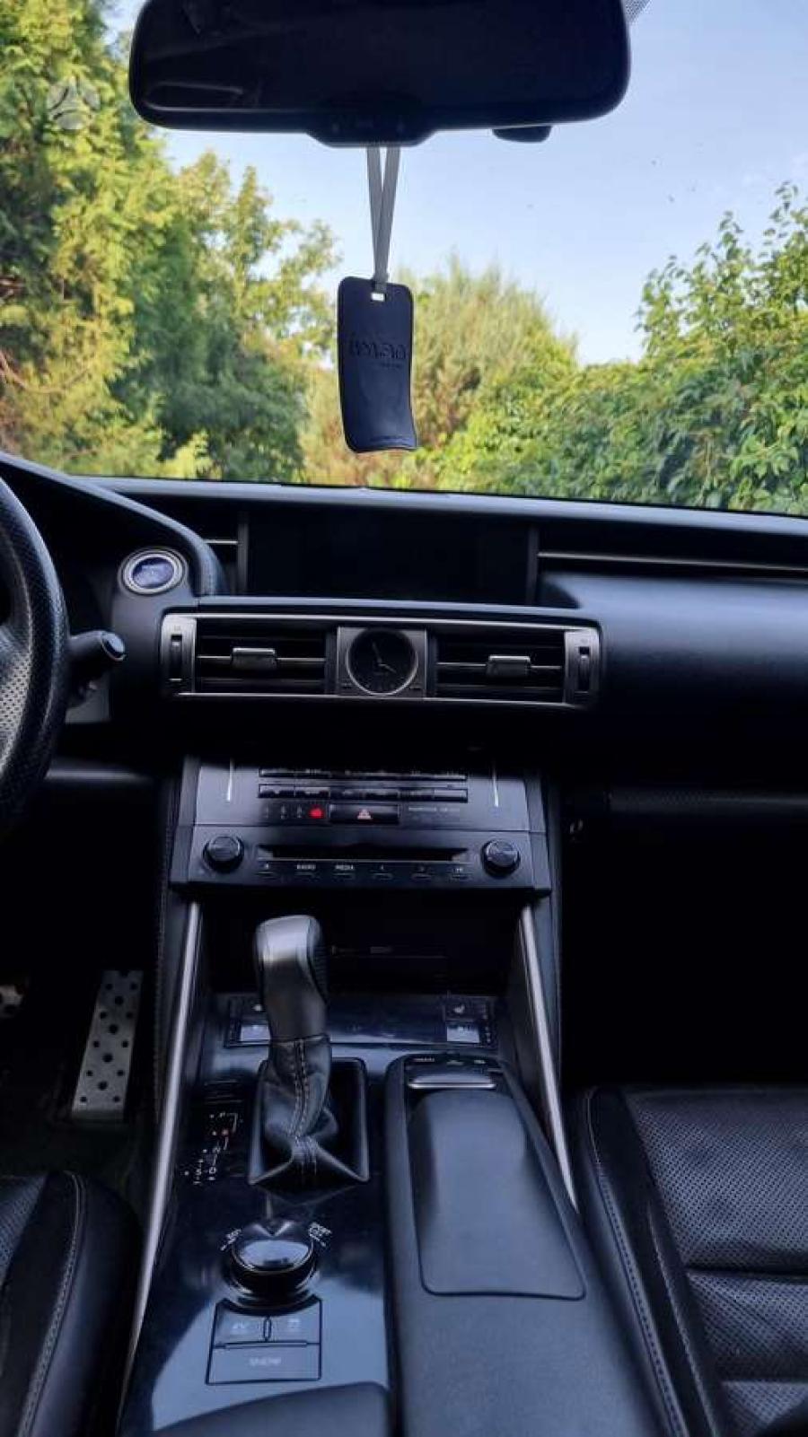 White Lexus LS 300h 2013 in Vilnius, with an engine capacity of 2.50 L and mileage of 250 thousand km for 13999 €, photo 21 on AUTOMOTO.COM.LV