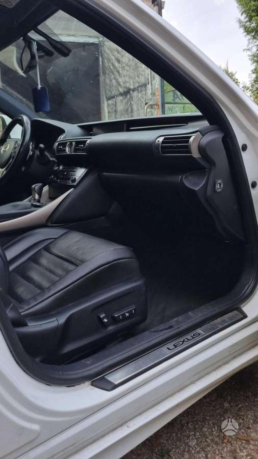 White Lexus LS 300h 2013 in Vilnius, with an engine capacity of 2.50 L and mileage of 250 thousand km for 13999 €, photo 23 on AUTOMOTO.COM.LV