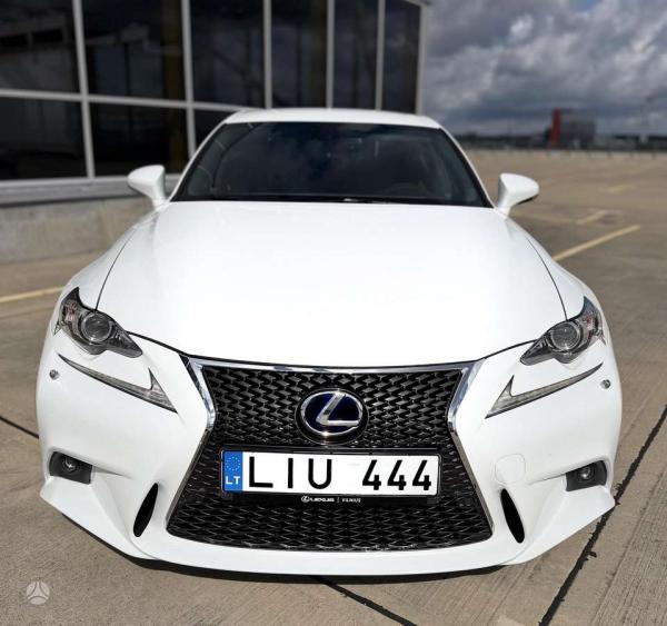Белый Лексус LS 300h 2013 в Вильнюс, объемом двигателя 2.50 л и пробегом 94 тыс. км за 13900 €, фото 3 на AUTOMOTO.COM.LV