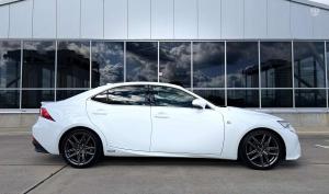 White Lexus LS 300h 2013 in Vilnius, with an engine capacity of 2.50 L and mileage of 94 thousand km for 13900 €, photo 10 on AUTOMOTO.COM.LV