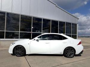 White Lexus LS 300h 2013 in Vilnius, with an engine capacity of 2.50 L and mileage of 94 thousand km for 13900 €, photo 11 on AUTOMOTO.COM.LV