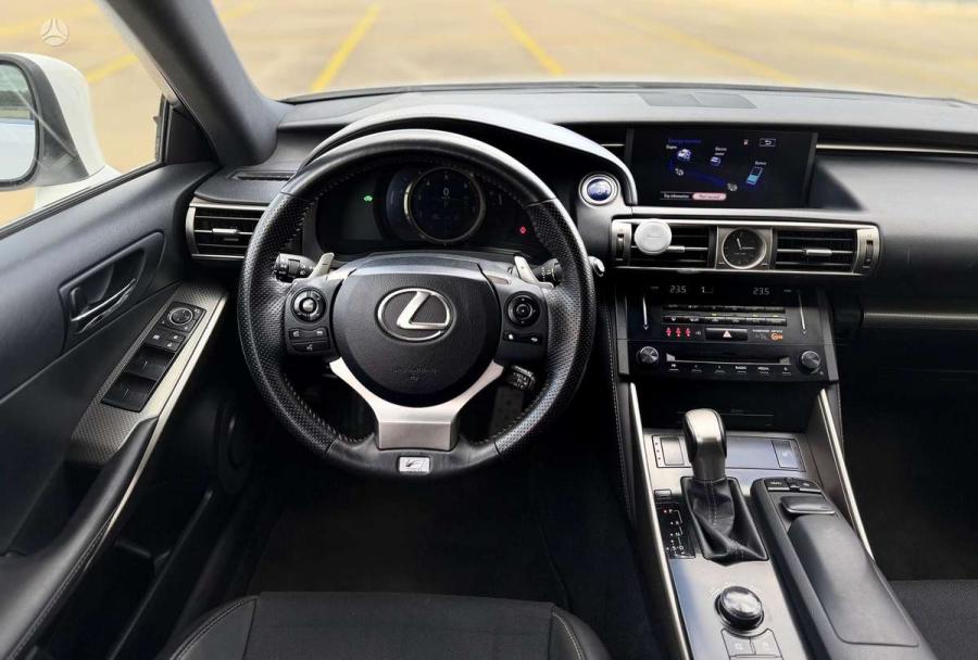 White Lexus LS 300h 2013 in Vilnius, with an engine capacity of 2.50 L and mileage of 94 thousand km for 13900 €, photo 15 on AUTOMOTO.COM.LV