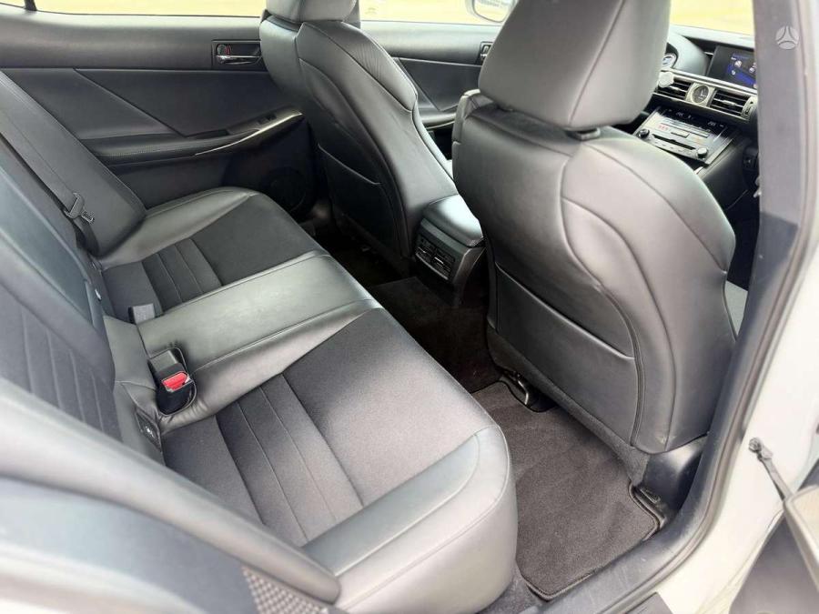 White Lexus LS 300h 2013 in Vilnius, with an engine capacity of 2.50 L and mileage of 94 thousand km for 13900 €, photo 18 on AUTOMOTO.COM.LV