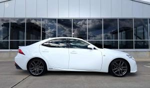 White Lexus LS 300h 2013 in Vilnius, with an engine capacity of 2.50 L and mileage of 94 thousand km for 14000 €, photo 8 on AUTOMOTO.COM.LV