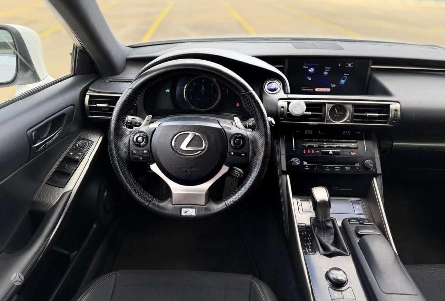 White Lexus LS 300h 2013 in Vilnius, with an engine capacity of 2.50 L and mileage of 94 thousand km for 14000 €, photo 16 on AUTOMOTO.COM.LV