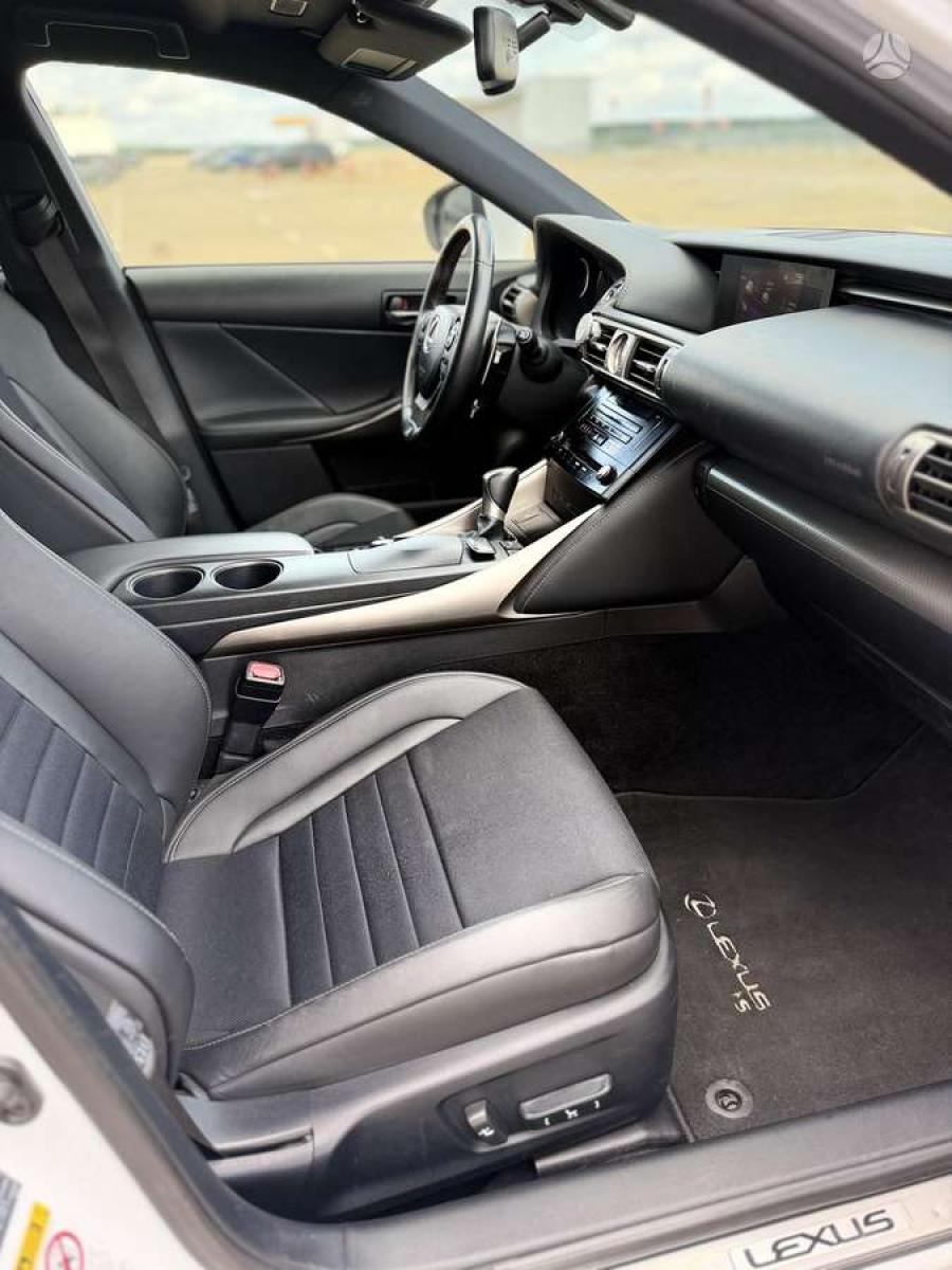 White Lexus LS 300h 2013 in Vilnius, with an engine capacity of 2.50 L and mileage of 94 thousand km for 14000 €, photo 18 on AUTOMOTO.COM.LV