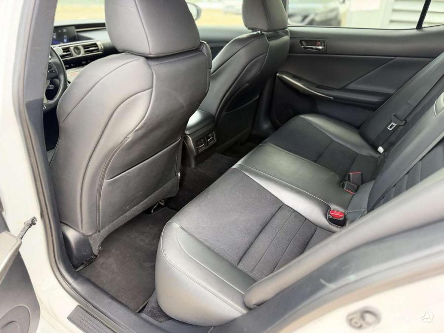 White Lexus LS 300h 2013 in Vilnius, with an engine capacity of 2.50 L and mileage of 94 thousand km for 14000 €, photo 19 on AUTOMOTO.COM.LV