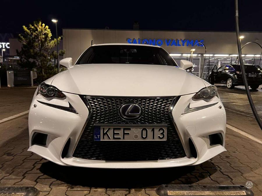 White Lexus LS 300h 2014 in Vilnius, with an engine capacity of 2.49 L and mileage of 251 thousand km for 15000 €, photo 2 on AUTOMOTO.COM.LV