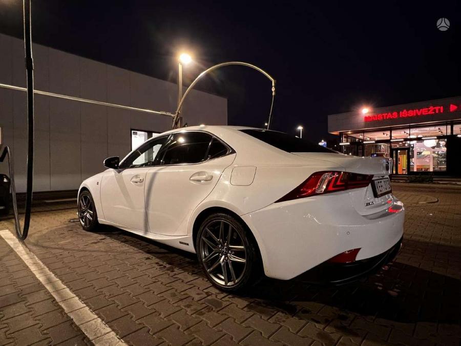 White Lexus LS 300h 2014 in Vilnius, with an engine capacity of 2.49 L and mileage of 251 thousand km for 15000 €, photo 5 on AUTOMOTO.COM.LV
