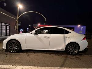 White Lexus LS 300h 2014 in Vilnius, with an engine capacity of 2.49 L and mileage of 251 thousand km for 15000 €, photo 8 on AUTOMOTO.COM.LV