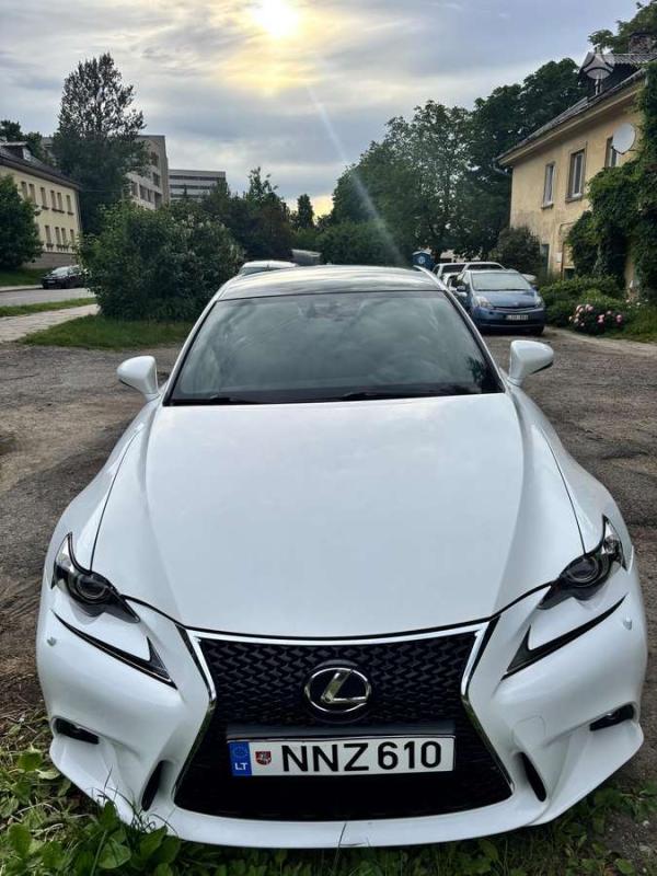 White Lexus LS 300h 2014 in Vilnius, with an engine capacity of 2.49 L and mileage of 330 thousand km for 10800 €, photo 3 on AUTOMOTO.COM.LV