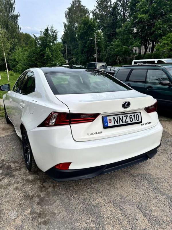 White Lexus LS 300h 2014 in Vilnius, with an engine capacity of 2.49 L and mileage of 330 thousand km for 10800 €, photo 4 on AUTOMOTO.COM.LV