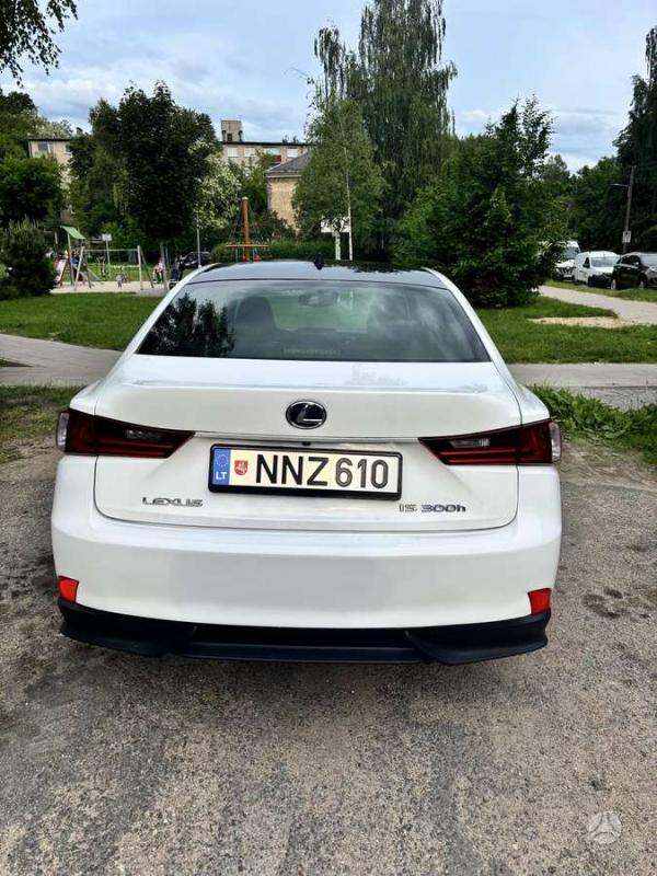 White Lexus LS 300h 2014 in Vilnius, with an engine capacity of 2.49 L and mileage of 330 thousand km for 10800 €, photo 6 on AUTOMOTO.COM.LV
