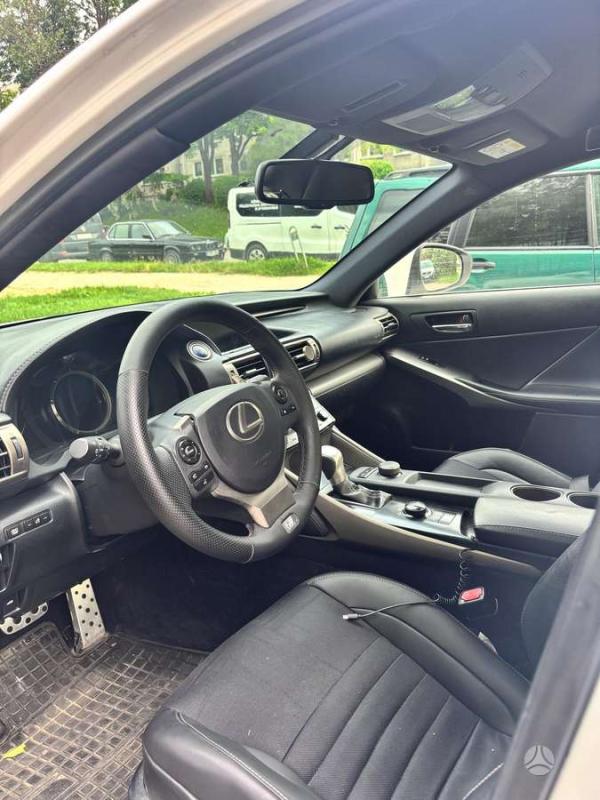 White Lexus LS 300h 2014 in Vilnius, with an engine capacity of 2.49 L and mileage of 330 thousand km for 10800 €, photo 9 on AUTOMOTO.COM.LV
