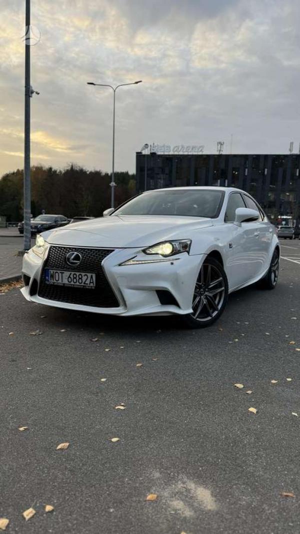 White Lexus LS 300h 2015 in Vilnius, with an engine capacity of 2.50 L and mileage of 176 thousand km for 12600 €, photo 3 on AUTOMOTO.COM.LV