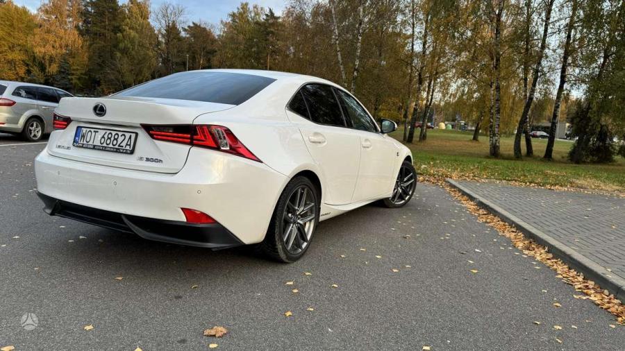 Balts Lexus LS 300h 2015 Viļņa, ar dzinēja tilpumu 2.50 L un nobraukumu 176 tūkst. km par 12600 €, foto 4 vietnē AUTOMOTO.COM.LV