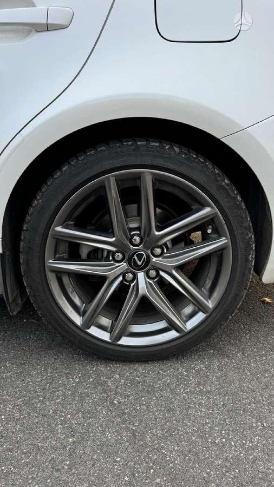 Balts Lexus LS 300h 2015 Viļņa, ar dzinēja tilpumu 2.50 L un nobraukumu 176 tūkst. km par 12600 €, foto 7 vietnē AUTOMOTO.COM.LV