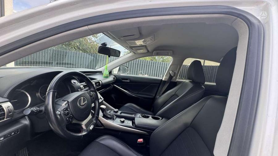 Balts Lexus LS 300h 2015 Viļņa, ar dzinēja tilpumu 2.50 L un nobraukumu 176 tūkst. km par 12600 €, foto 8 vietnē AUTOMOTO.COM.LV