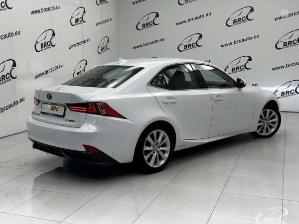 White Lexus LS 300h 2016 in Vilnius, with an engine capacity of 2.50 L and mileage of 170 thousand km for 14900 €, photo 3 on AUTOMOTO.COM.LV