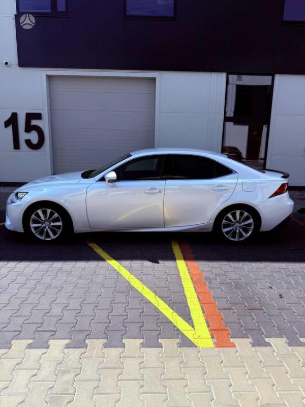 Balts Lexus LS 300h 2016 Viļņa, ar dzinēja tilpumu 0.00 L un nobraukumu 214 tūkst. km par 14250 €, foto 5 vietnē AUTOMOTO.COM.LV