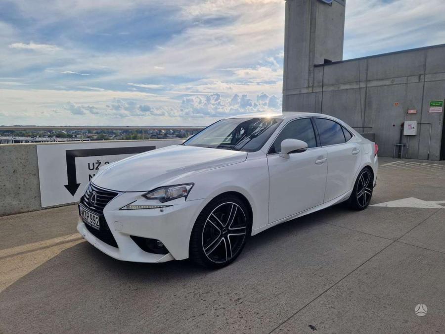 White Lexus LS 300h 2016 in Vilnius, with an engine capacity of 3.00 L and mileage of 245 thousand km for 13800 €, photo 4 on AUTOMOTO.COM.LV