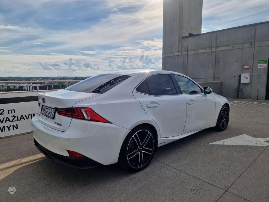 White Lexus LS 300h 2016 in Vilnius, with an engine capacity of 3.00 L and mileage of 245 thousand km for 13800 €, photo 6 on AUTOMOTO.COM.LV