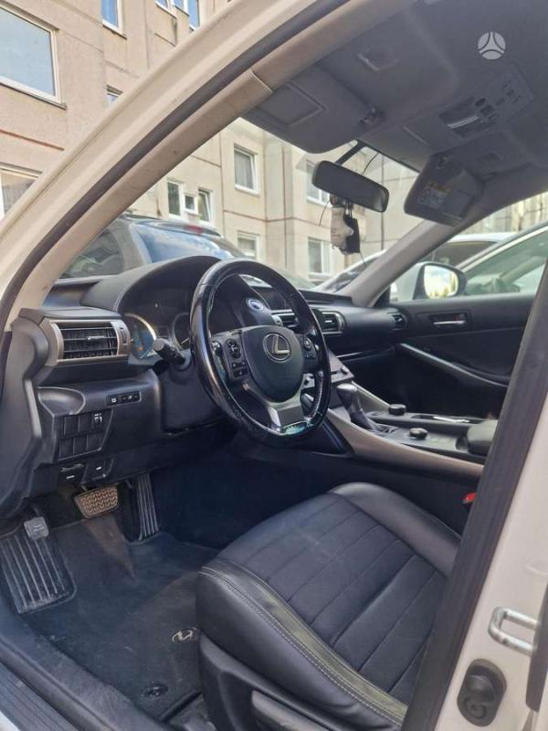 Lexus LS 300h 2016 in Vilnius on AUTOMOTO.COM.LV White Lexus LS 300h 2016 in Vilnius, with an engine capacity of 3.00 L and mileage of 245 thousand km for 13800 €, photo 11 on AUTOMOTO.COM.LV
